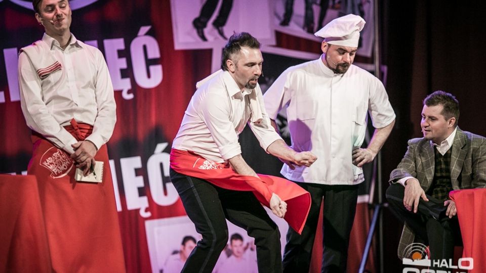 Skecze, gagi i mnóstwo humoru. Kabaret Młodych Panów wystąpił w Bieczu