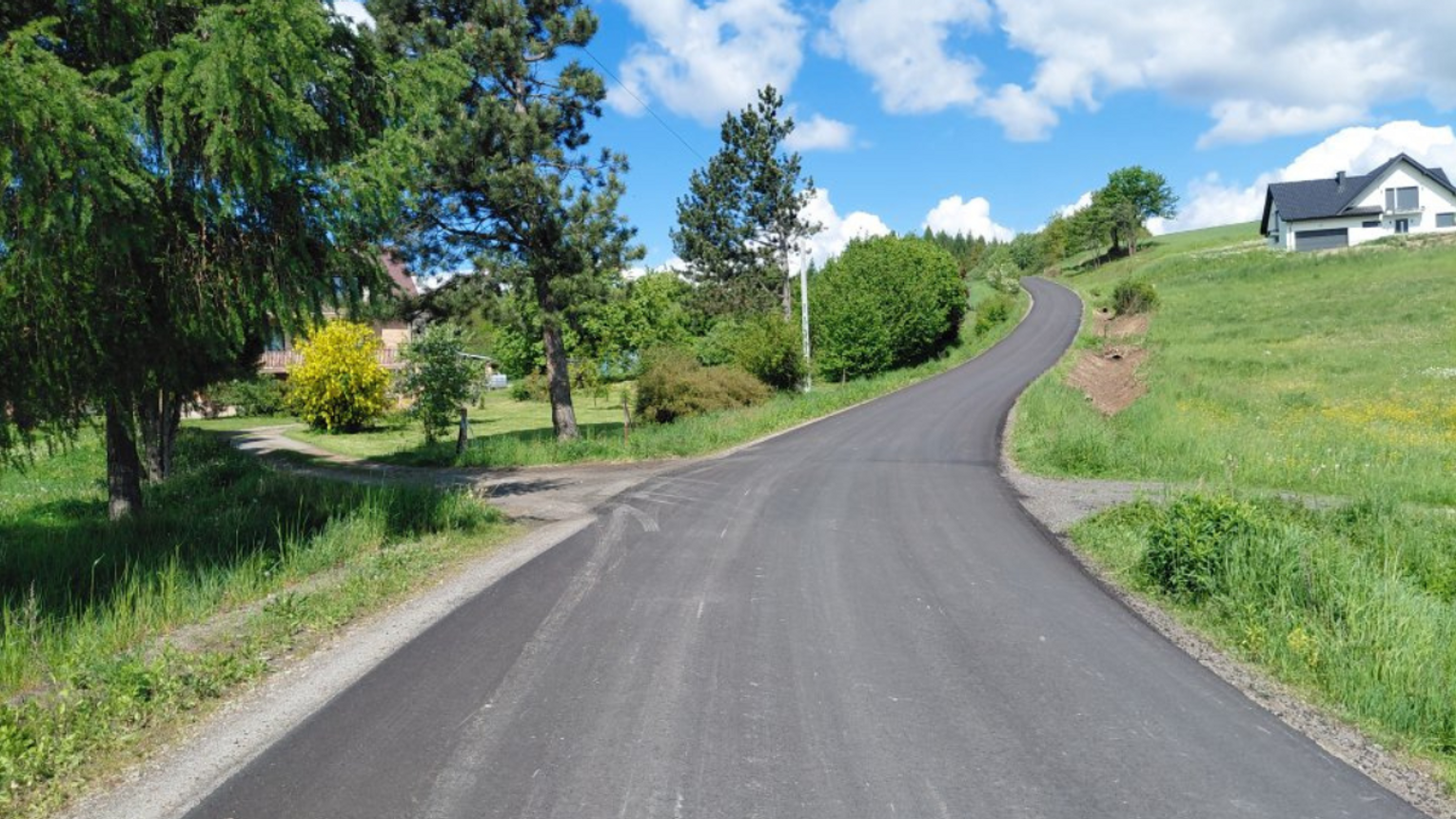 Nowa jakość drogi w Gminie Biecz. Koniec prac coraz bliżej [FOTO]