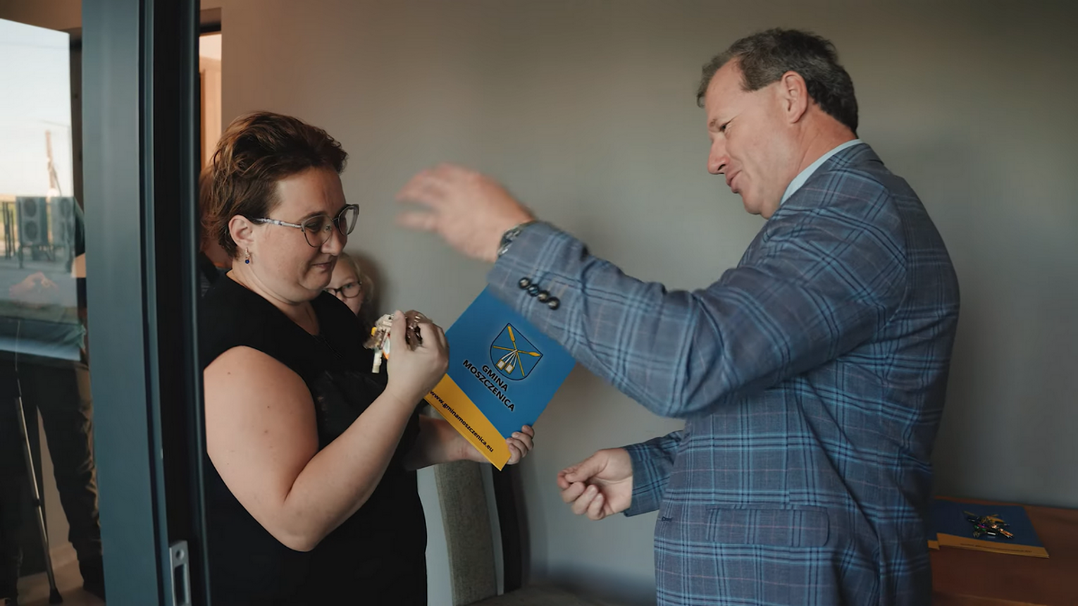 Nowy budynek komunalny w Staszkówce oddany do użytku. Siedem rodzin już ...