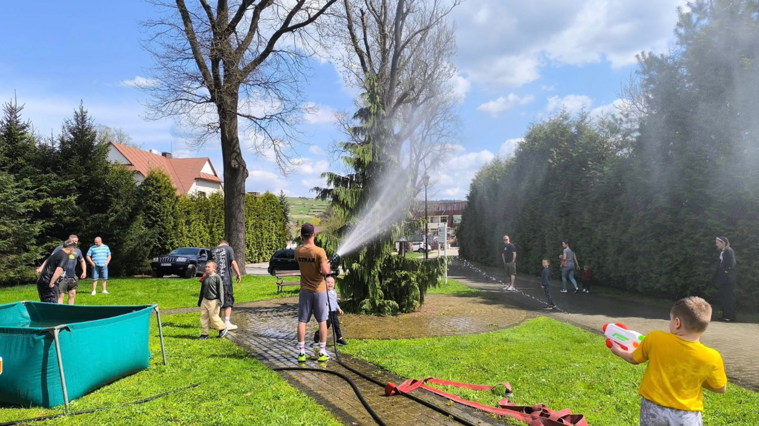 Śmigus dyngus w strażackim wydaniu [FOTO]